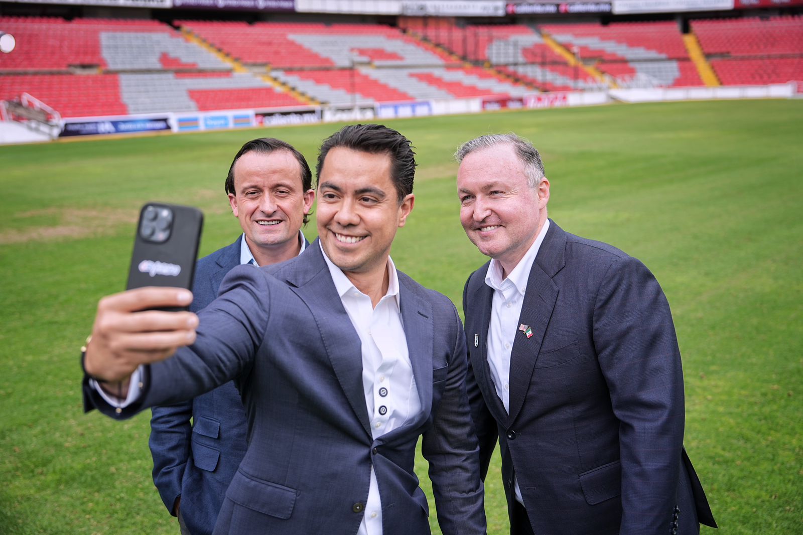 Bienvenida a Mark Spiegel, nuevo propietario de Gallos Blancos