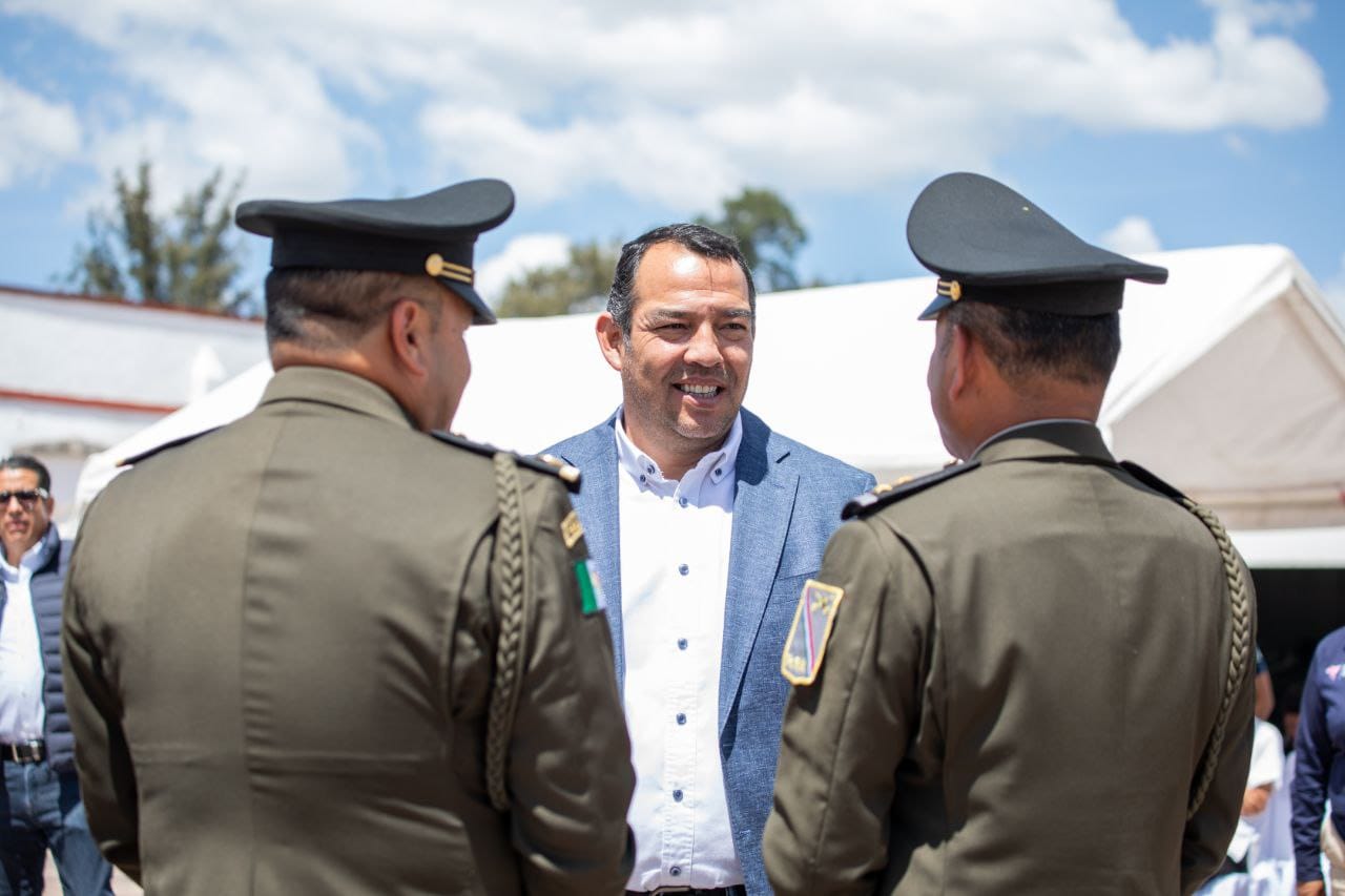 Roberto Cabrera asiste a la Toma de Posesión del Comandante